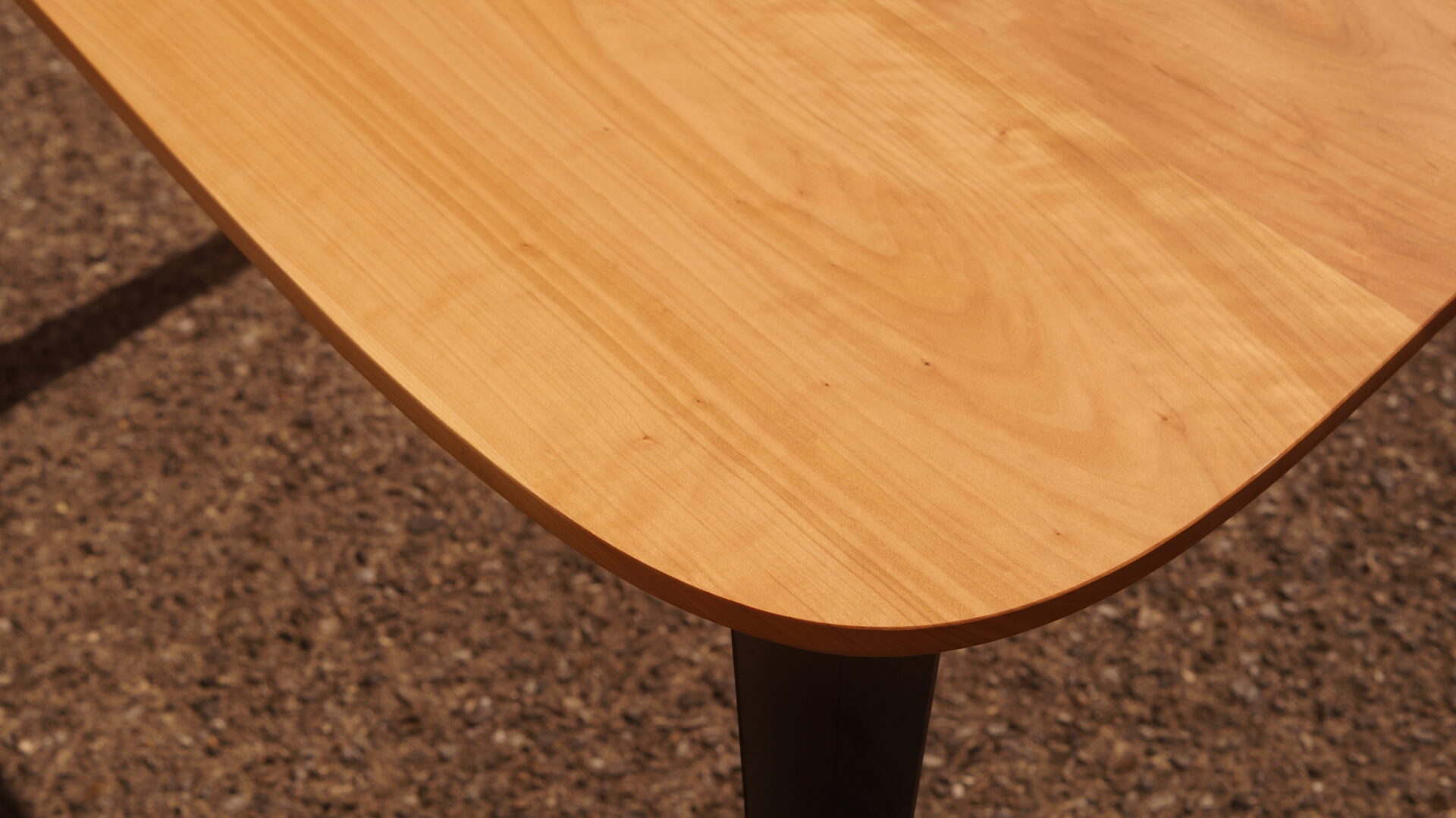 Furniture : Sponge Board Table – HAMS and, Studio ハムサンドスタジオ
